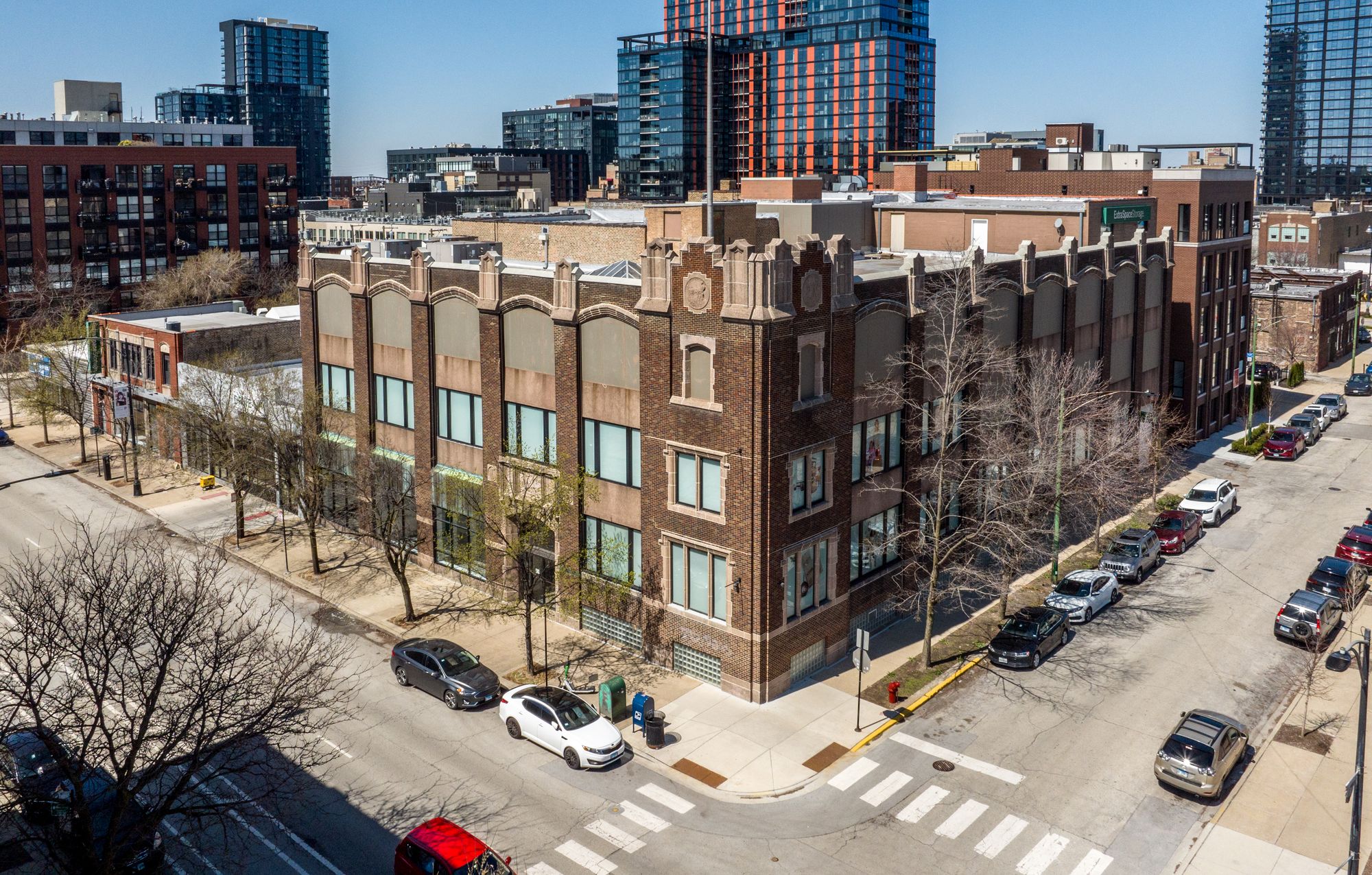 Extra Space Storage Chicago - CBRE Self Storage Advisory Group